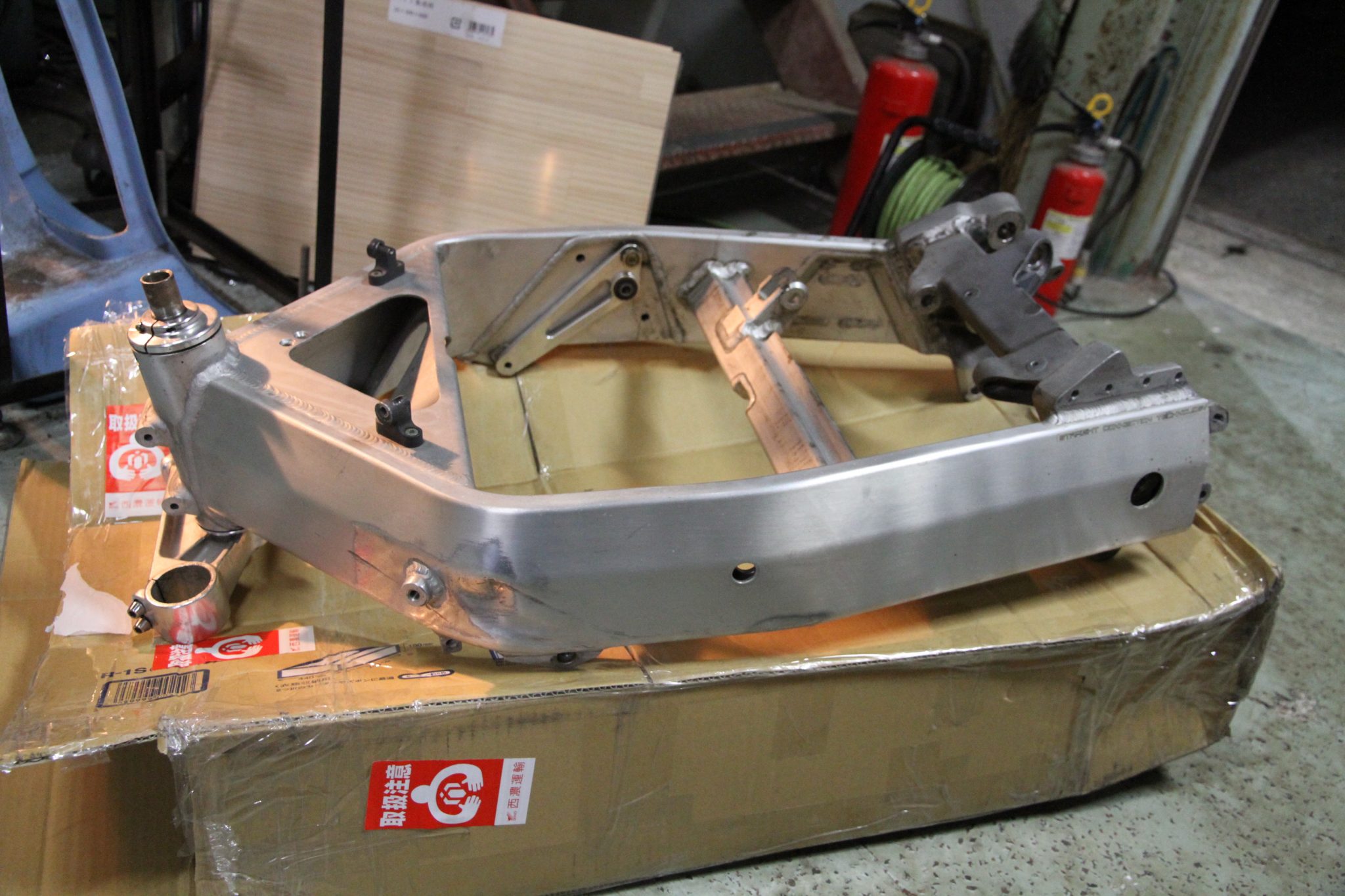 GAGをビモータSB6レプリカに_フレームの見本を預かりました | 荒木ファンキーマシン技報